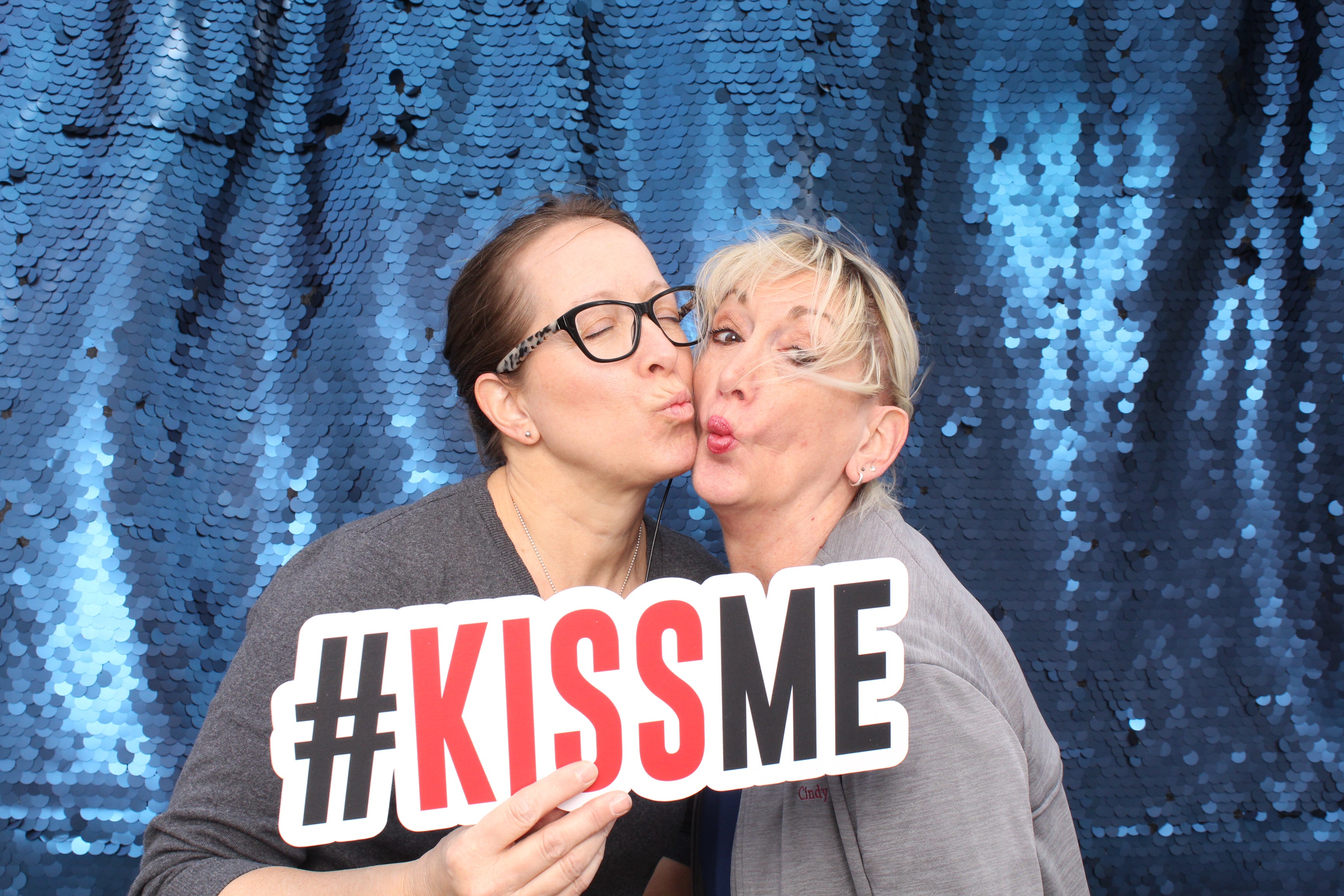 YoProps.com ~ Photo Booth Props & Signs for All Occasions! – Yo Props